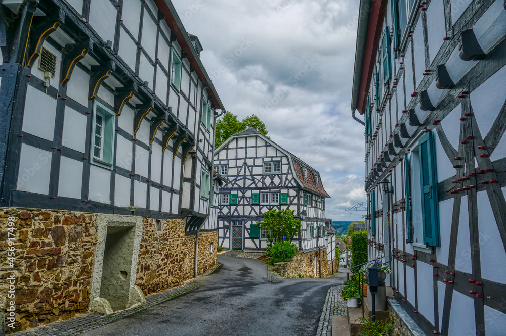 Historische Fachwerkhäuser in der Altstadt von Blankenberg Stock Photo ...