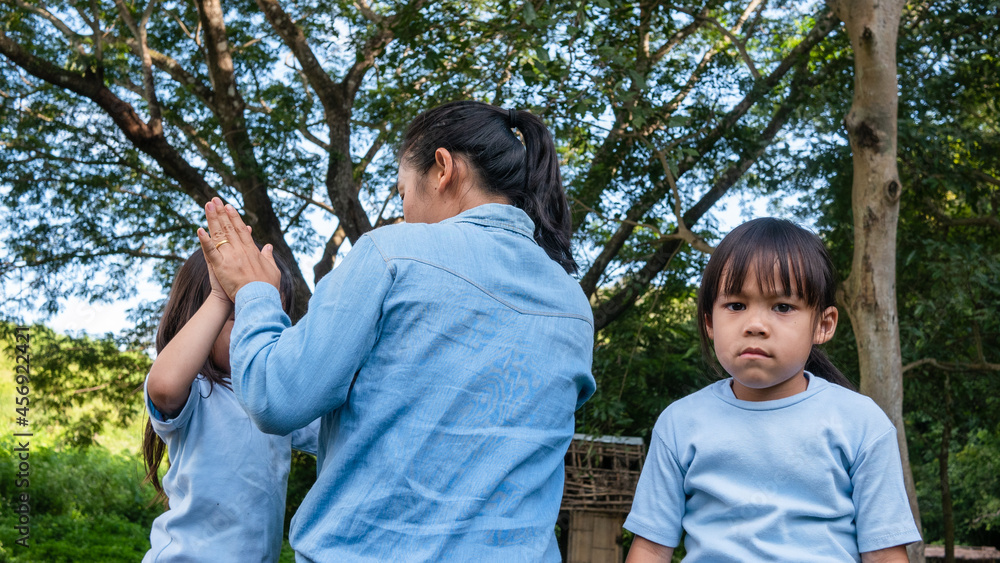 The conflict of the sisters during plays in the garden. The jealousy of ...