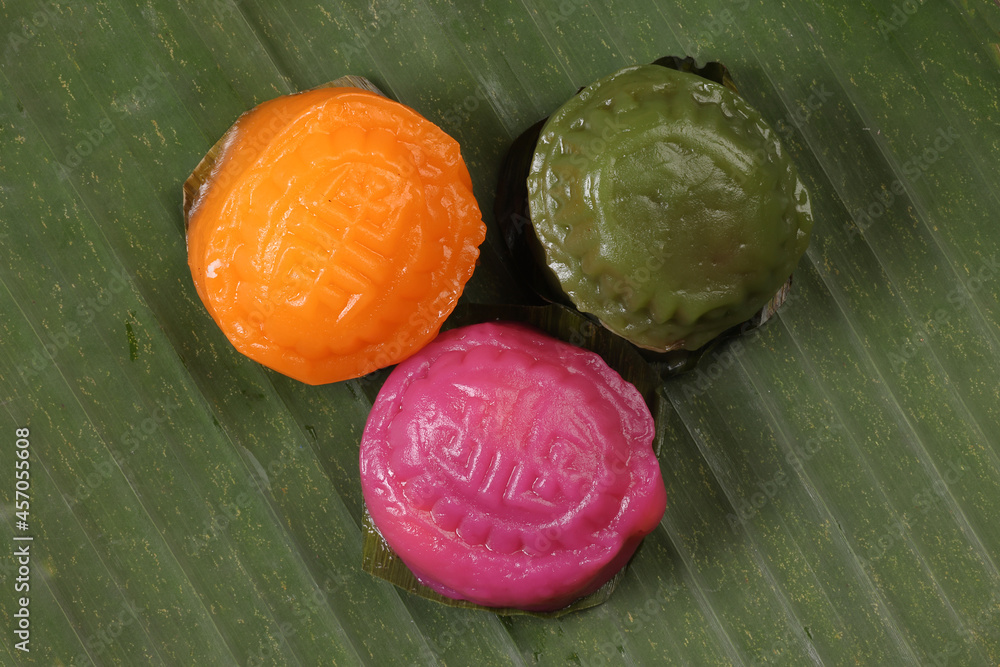 Foto de Soft gelatinous sticky rice flower tortoise cake ang ku kueh ...