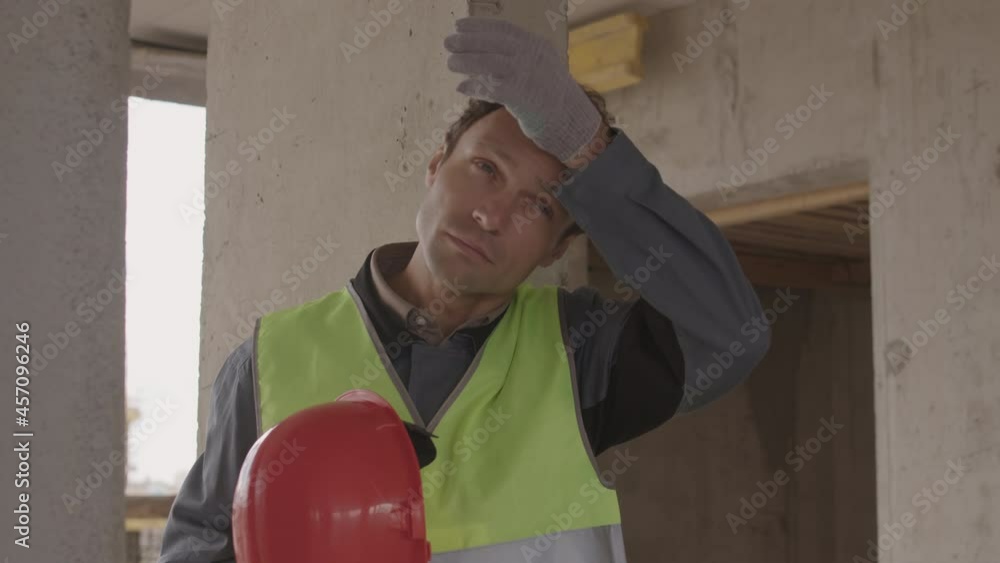 Chest-up of blue-eyed Caucasian construction worker wearing reflective ...