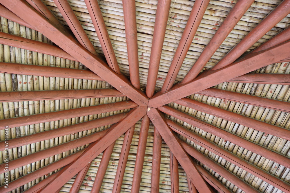 Foto de Thatched roof's architecture- Inside view of Korean traditional ...