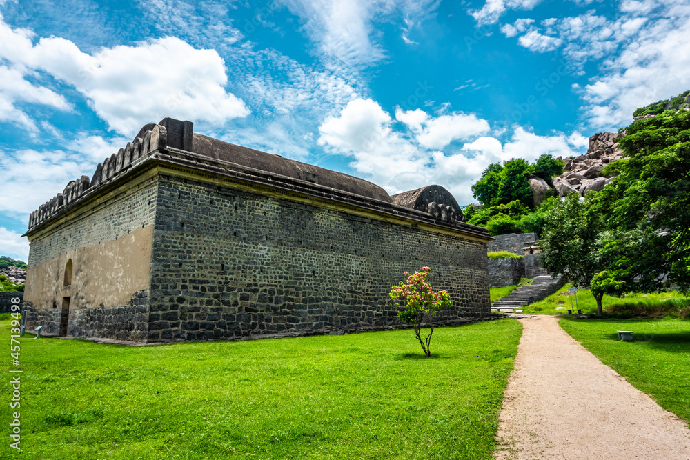 Foto Stock Ancient Paddy Godown at King Fort or Rajagiri Fort of Gingee ...