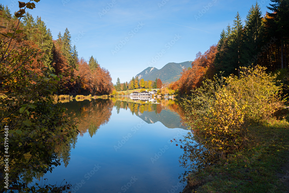 Fotografia do Stock: beautiful lake Riessersee with hotel, tourist ...