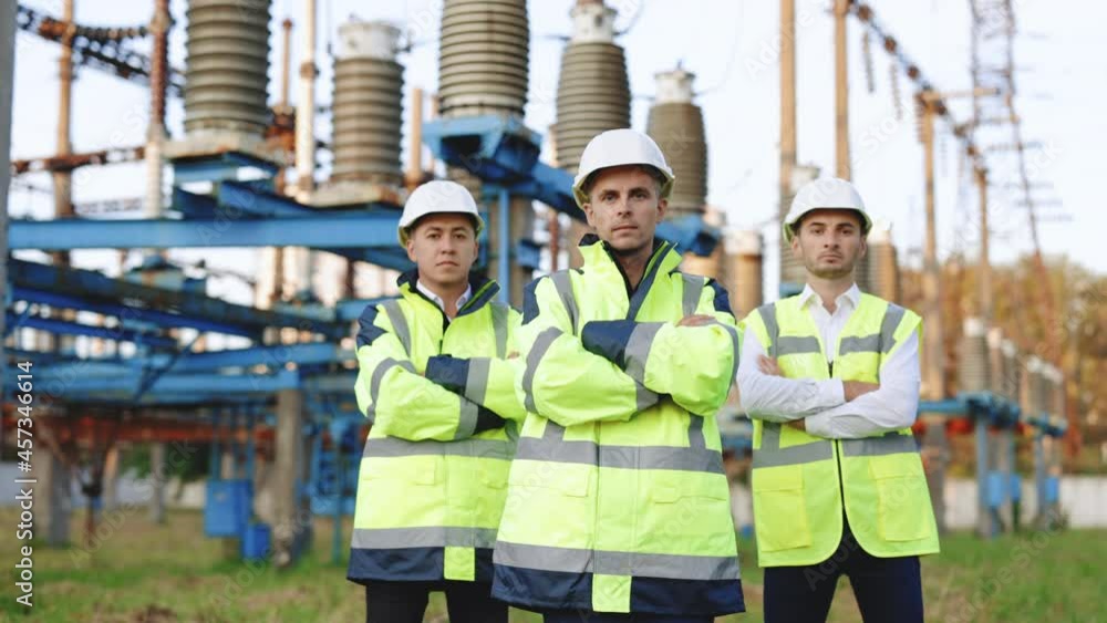 Video „Portrait engineers or architects crossing arms and looks at the ...