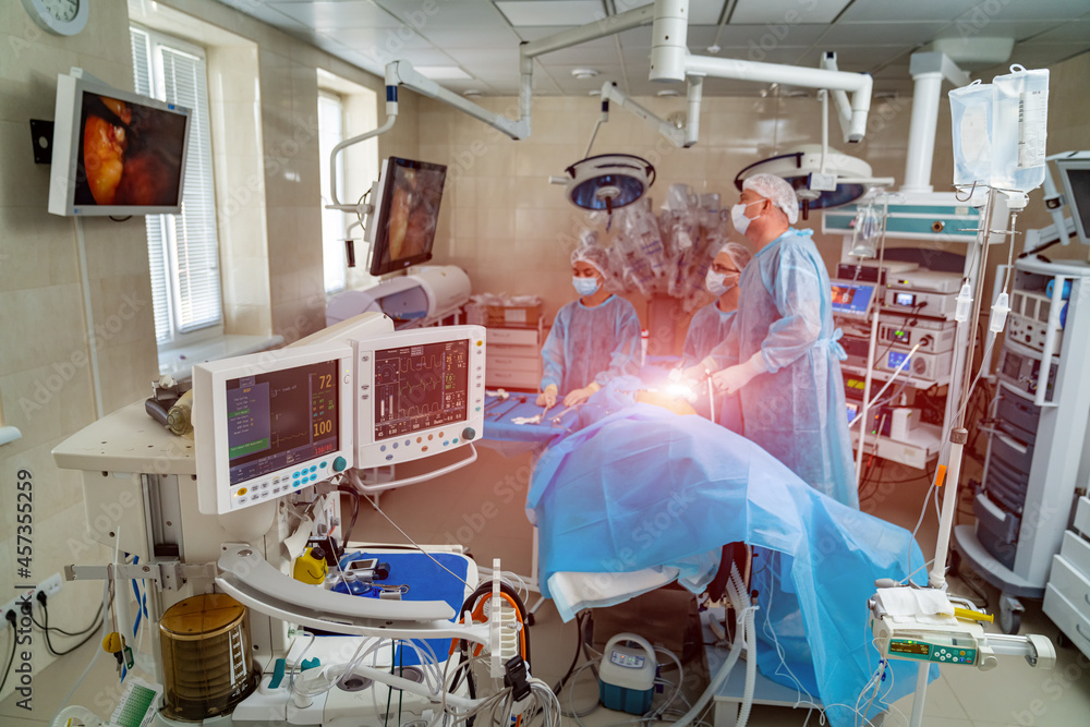 Prepare for operation. Concentrated serious qualified team of medics ...