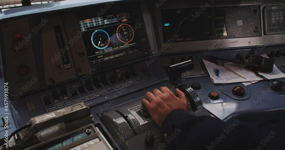 Vidéo Stock Railroad engineer. A train driver, a professional driver of ...