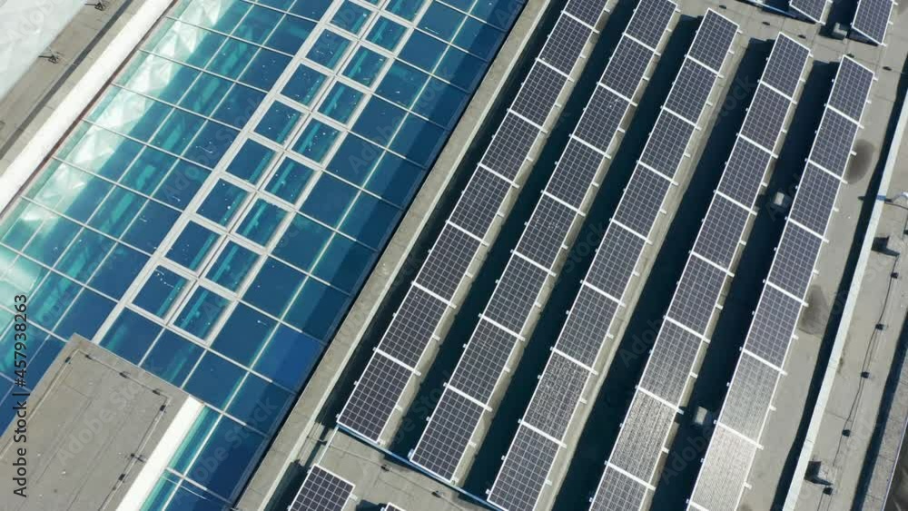 Video „Aerial view of a farm of solar panels (solar cells) with ...