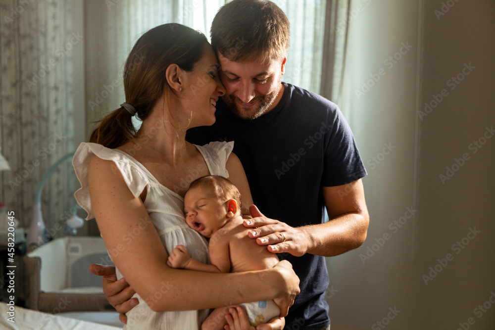 Foto de Authentic shot of happy young father caressing his sleeping ...