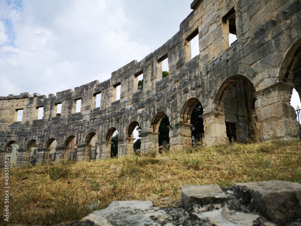Pula Amphitheater, Altstadt, Sehenswürdigkeiten und Strand Stock Photo ...