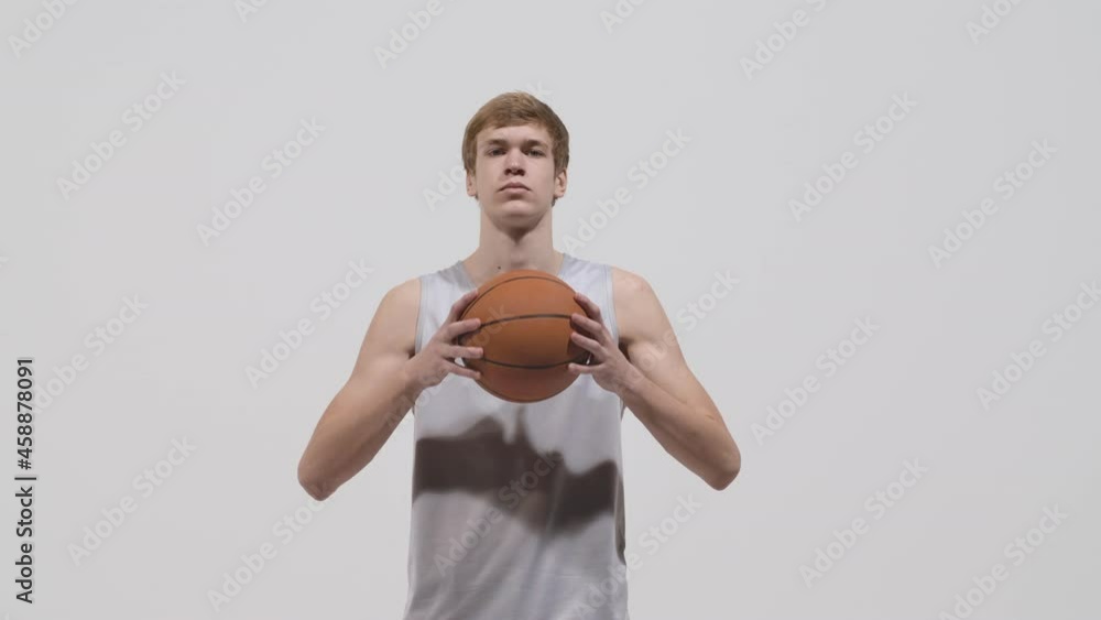 Vidéo Stock Portrait of a young basketball player looking at the camera ...