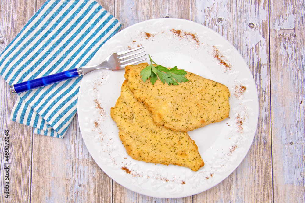 filet de poisson meunière dans une assiette Stock Photo | Adobe Stock