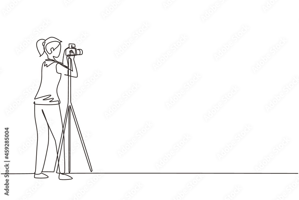 Continuous one line drawing female photographer with camera. Studio ...