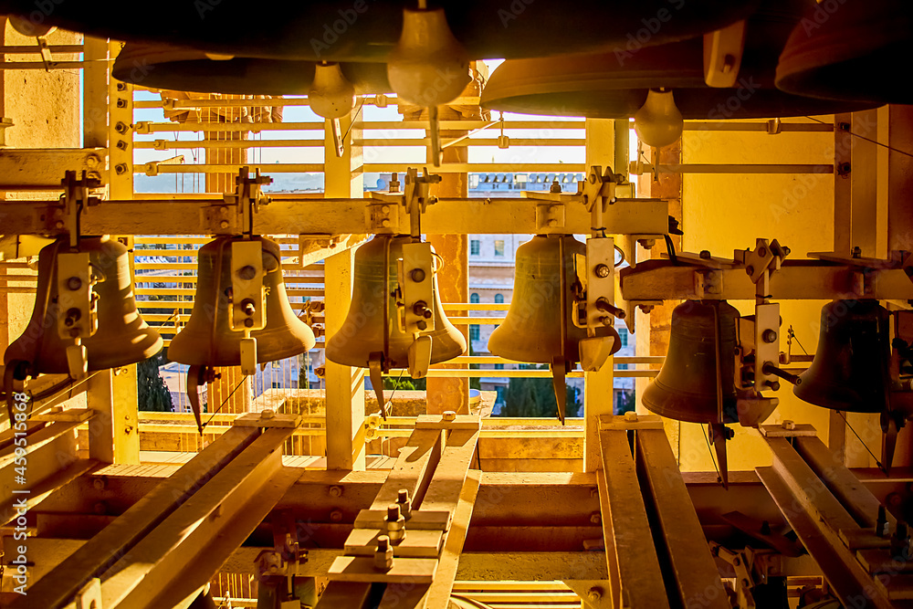 Foto de bells of carillon in landmark observation bell tower with ...