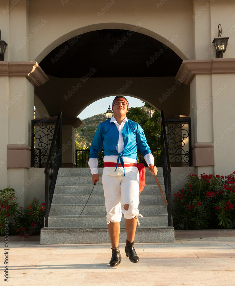 Hombre de Azul danza tradicional Mexicana Stock Photo | Adobe Stock