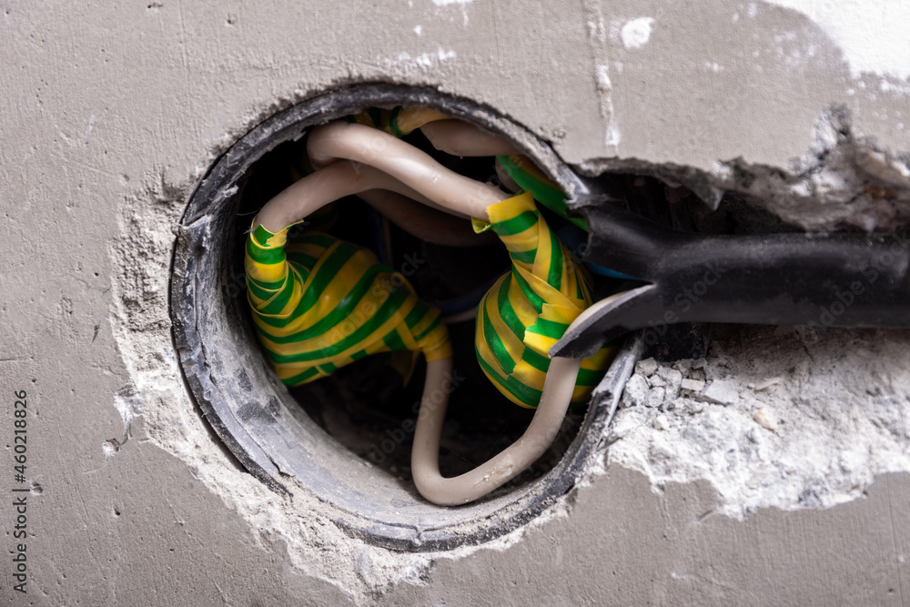 Using an insulating connection clamp or a twist in connecting wire nut ...