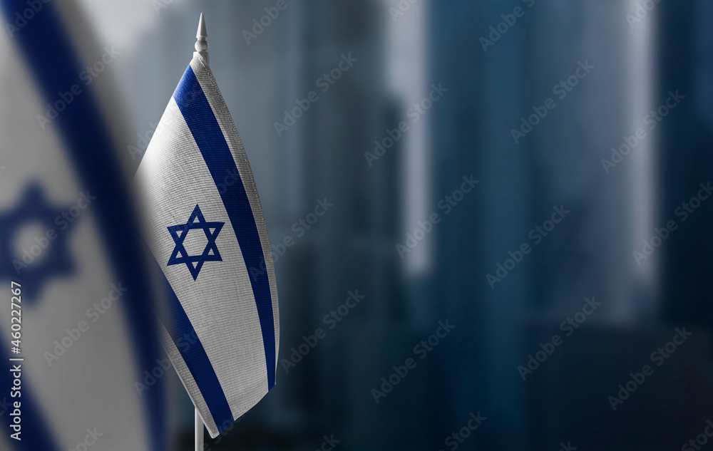 Small flags of Israel on a blurry background of the city Stock ...