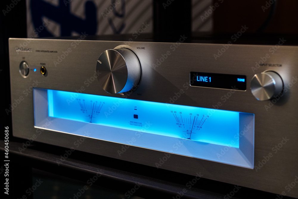 Foto de MOSCOW, RUSSIA - MAY 23, 2021: Technics Integrated Amplifier ...