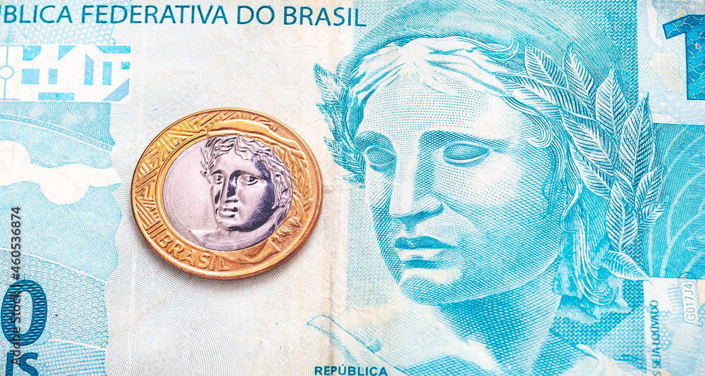 Dinheiro, REAL BRL - Moeda brasileira. Uma cédula de 100 Reais e uma ...