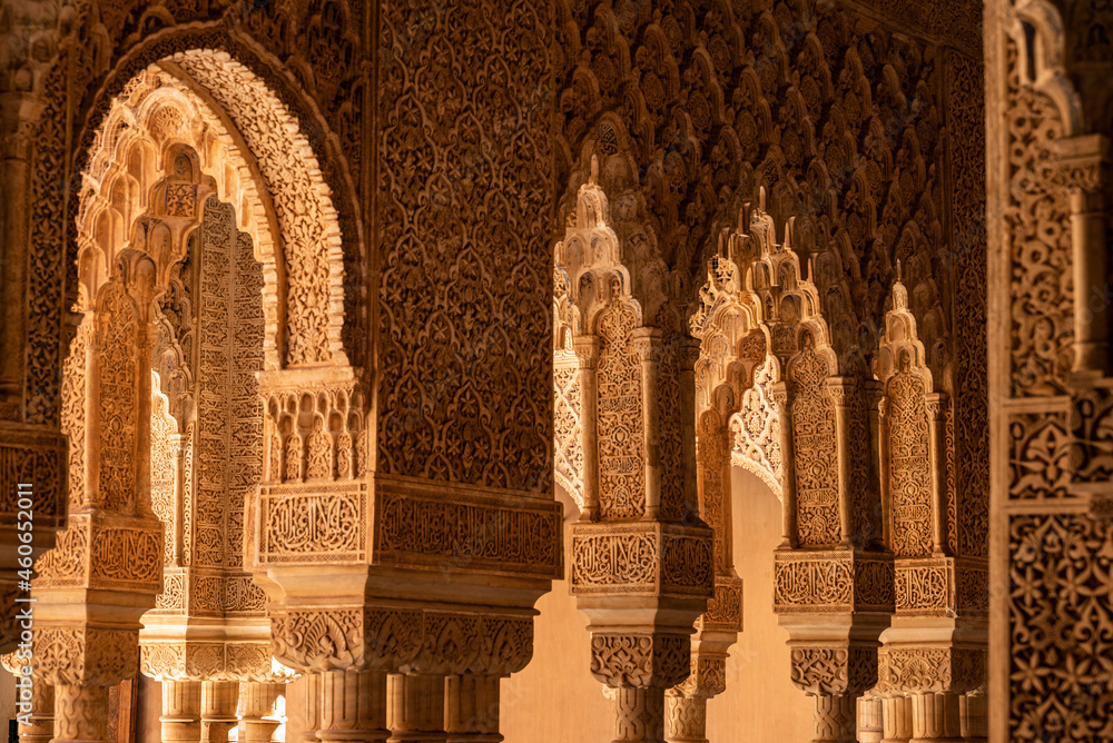 Moorish ornaments at the entrance of the Palace of the Lions (Palacio ...
