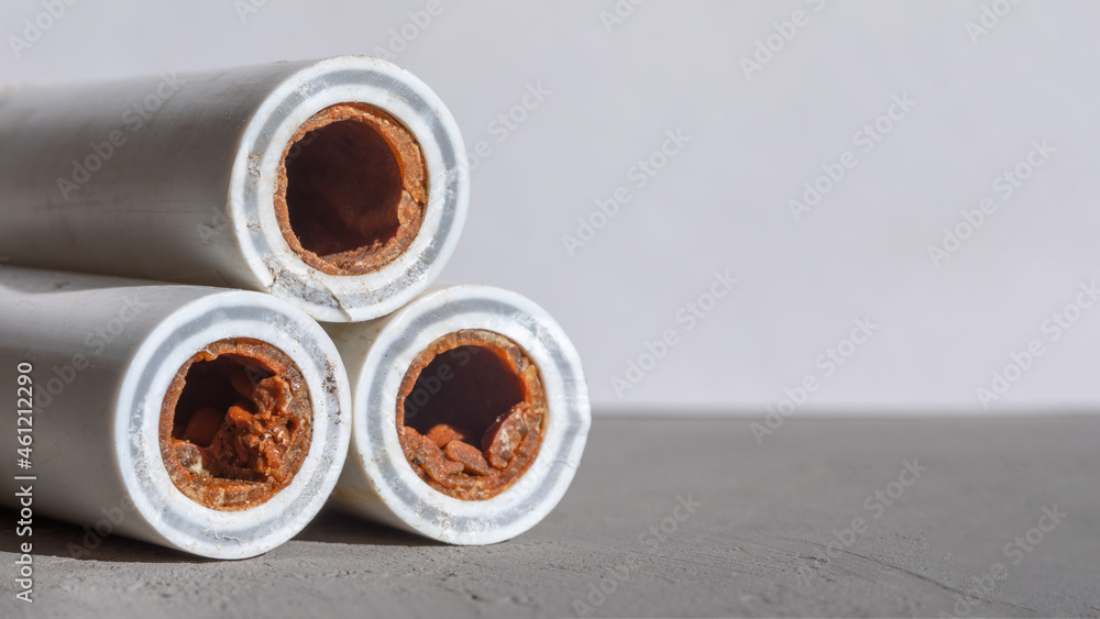 Zdjęcie Stock: Old broken sludge plumbing polypropylene pipes with red ...