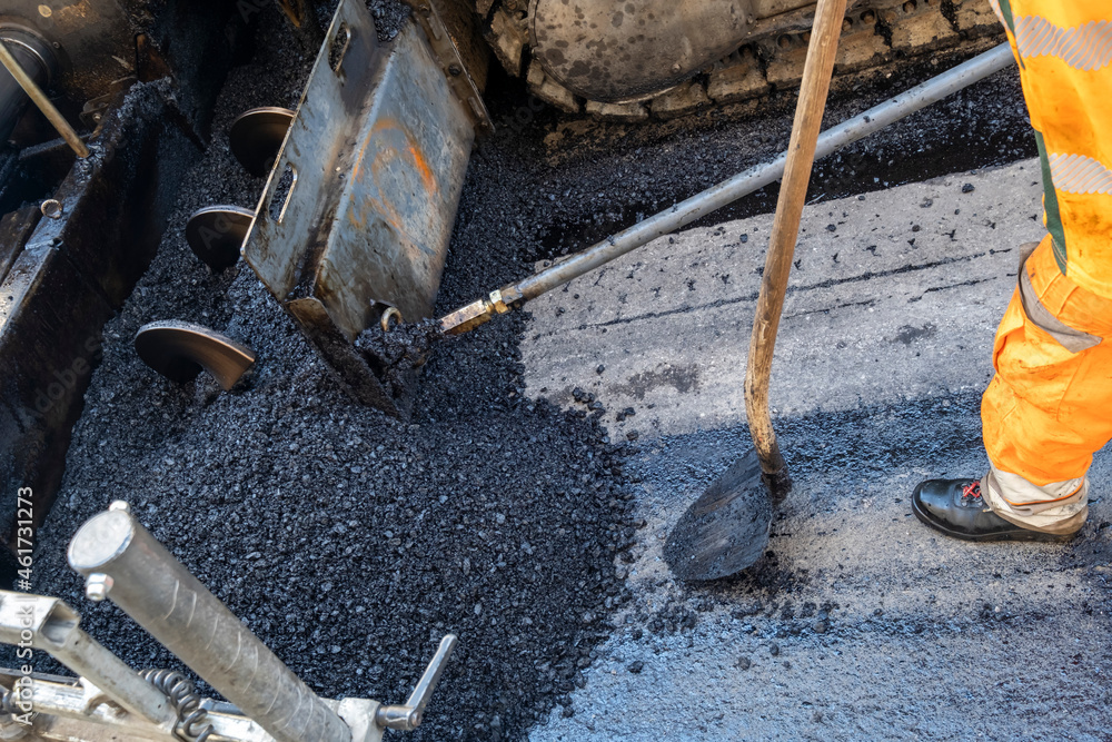 Paving a road with porous asphalt for traffic noise reduction in Geneva ...