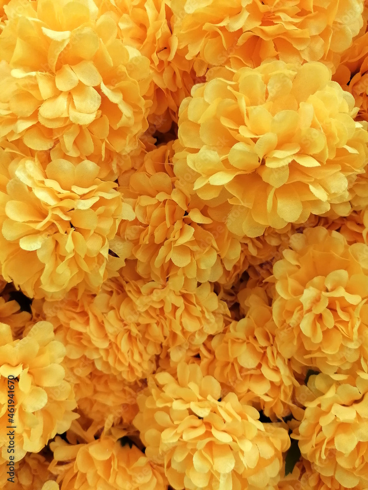 Flores artificiales de cempasúchil, de una planta conocida como ...