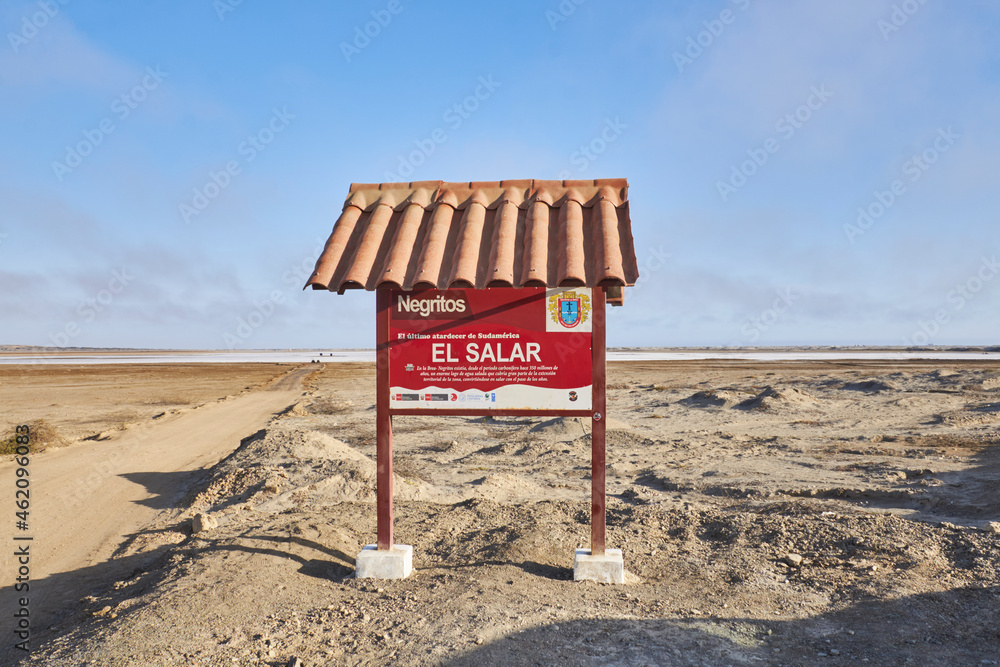 Salar de Negritos en Talara - Perú. Stock 写真 | Adobe Stock
