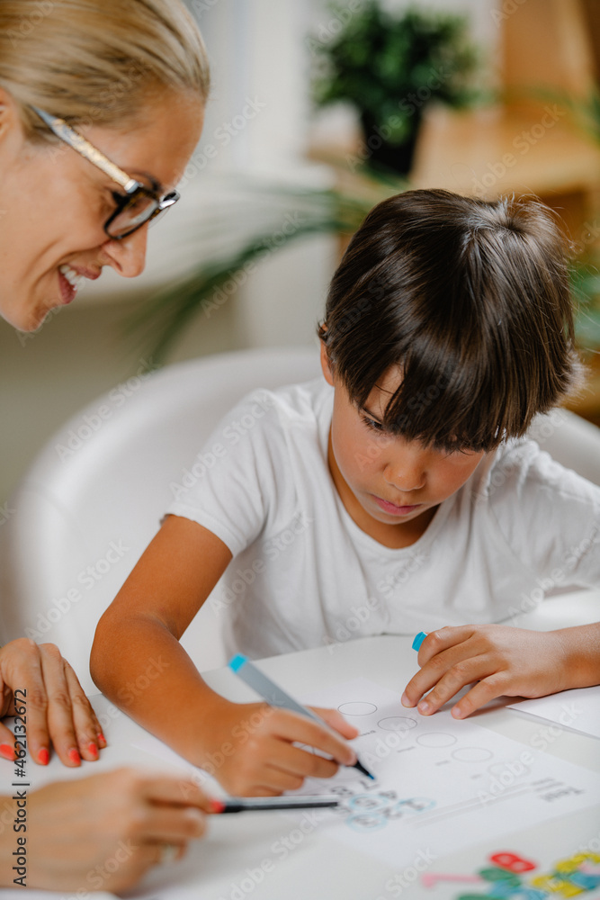 Child drawing shapes in a preschooler assessment test. Stock Photo ...