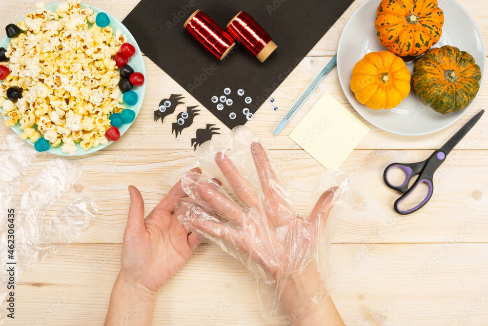 We prepare gifts for Halloween, we make funny packages for popcorn with ...