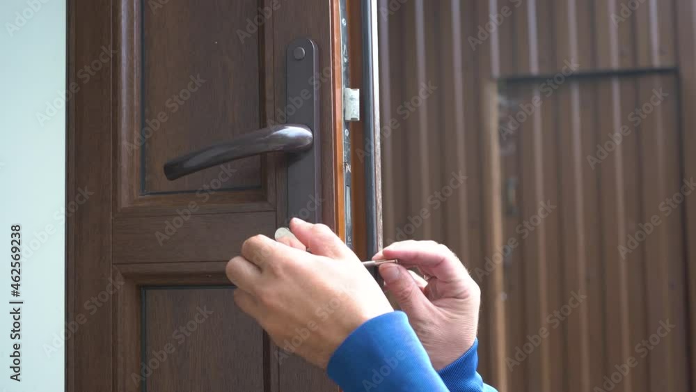 repair of the lock in plastic doors,installation of the lock cylinder ...