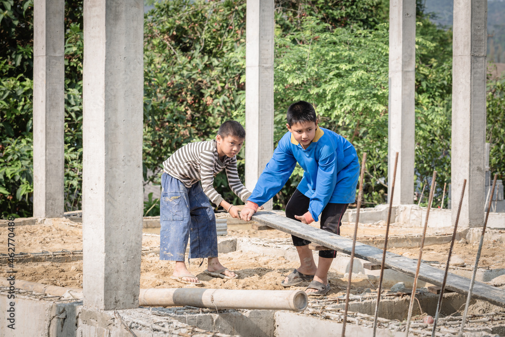 Children who work hard on the construction site, child labor , World ...