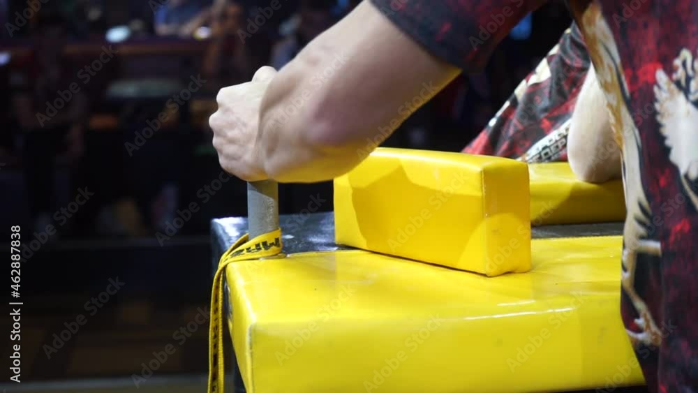 Video „ metal handle with a notch for support for strong male hands ...