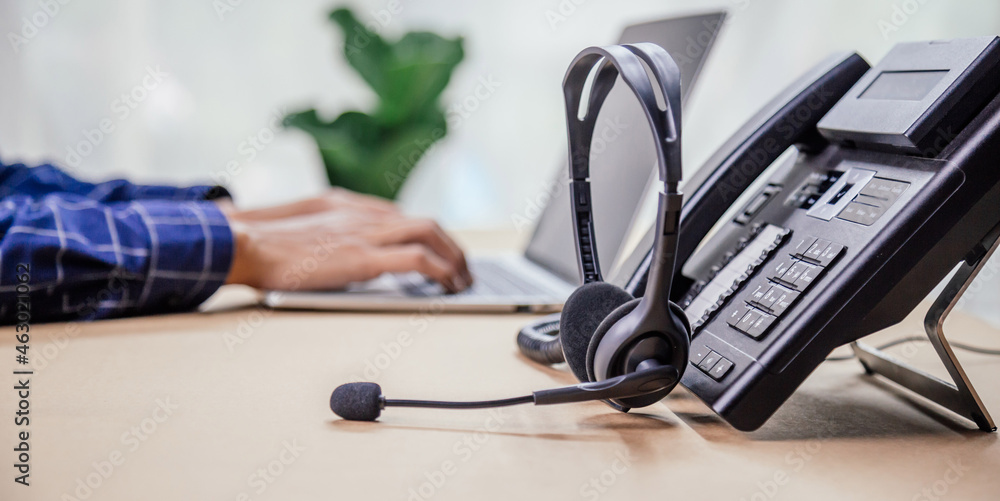 Foto de Communication support, call center and customer service help ...