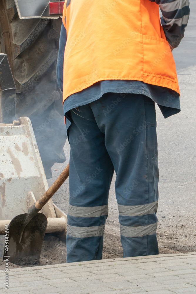 Repair of city roads and replacement of worn asphalt concrete pavement ...