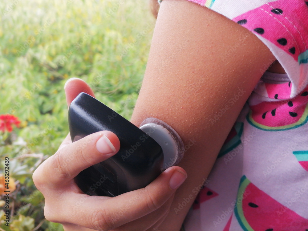 Diabetes type 1. Moment of reading a glucose levels using device for ...