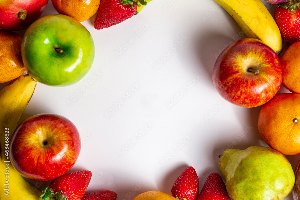 Frutas frescas variadas con fondo blanco. Stock Photo | Adobe Stock