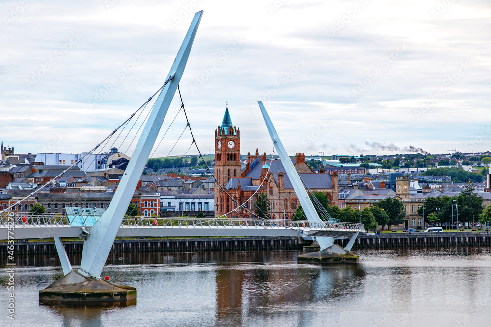 Derry, Ireland. Illuminated Peace bridge in Derry Londonderry, City of ...