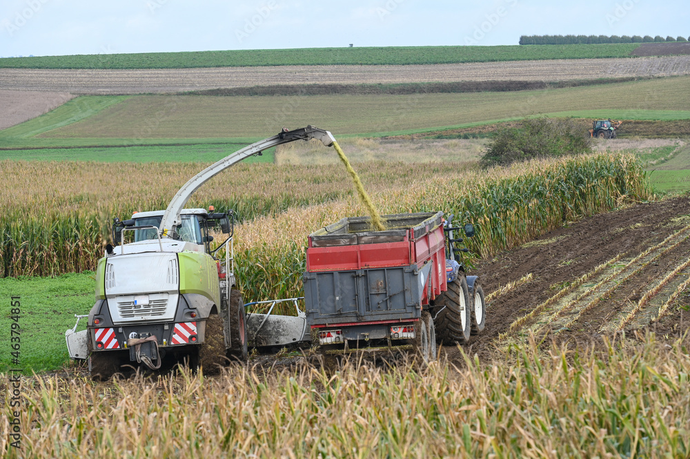 recolte maïs machine agricole agriculture cereale tracteur planete ...