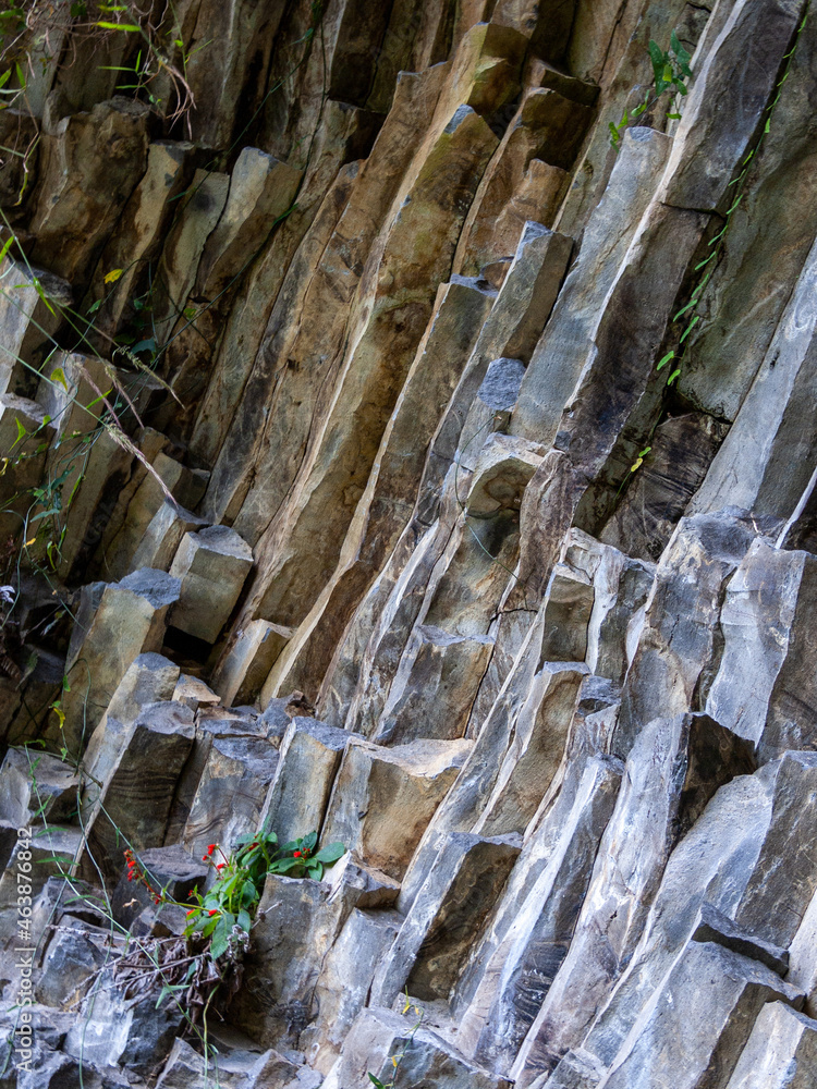 Foto de Basalt ist das meist vorkommene Gestein und entsteht bei der ...