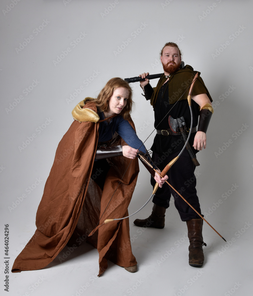 Foto Stock Full length portrait of red haired couple, man and woman ...