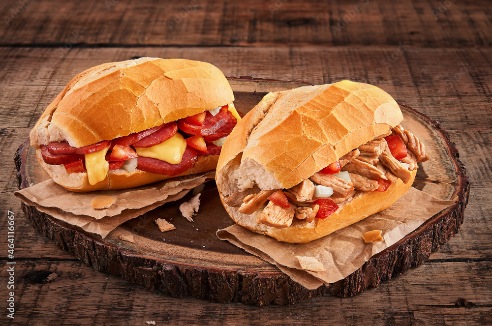 Lanche de Pernil com vinagrete e Lanche de linguiça calabresa com ...