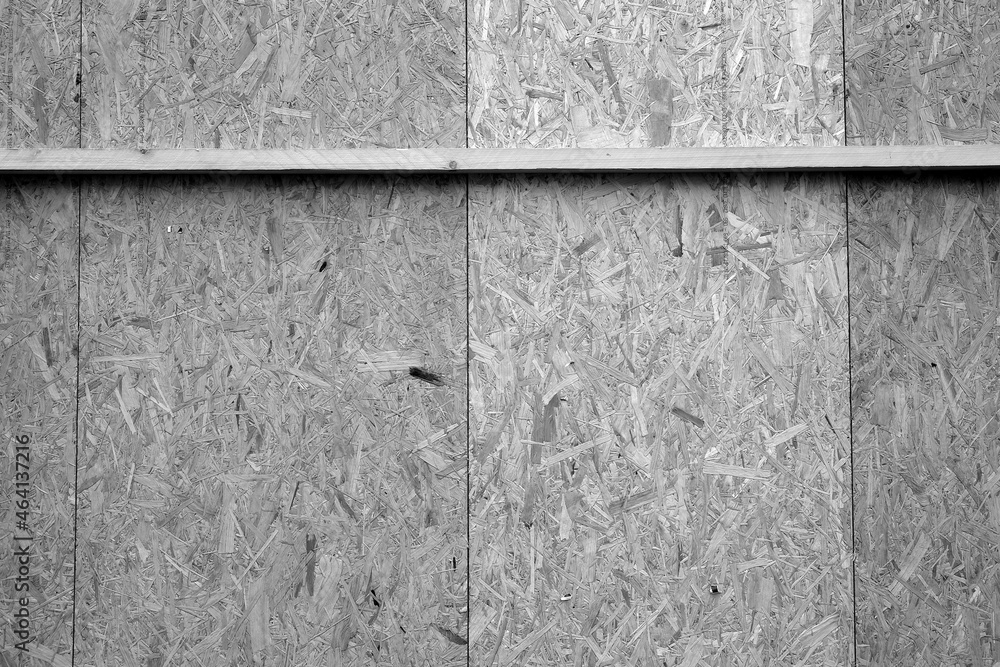 Grobspanplatte oder OSB-Platte als Plakatwand in der Altstadt von Steinhude am Steinhuder Meer ...