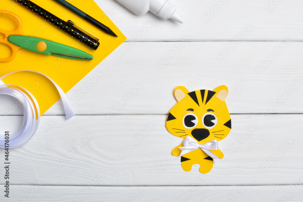 Detailed step-by-step instructions for making a tiger out of paper for ...