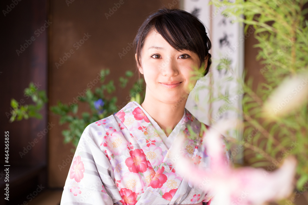 和室にいる着物姿の女性 Stock Photo | Adobe Stock