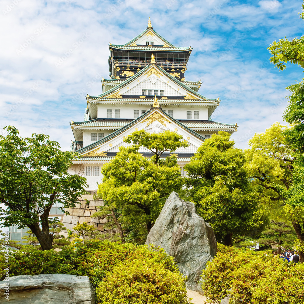 Beautiful Osaka castle in Japan on sunny summer day. Famous castle ...