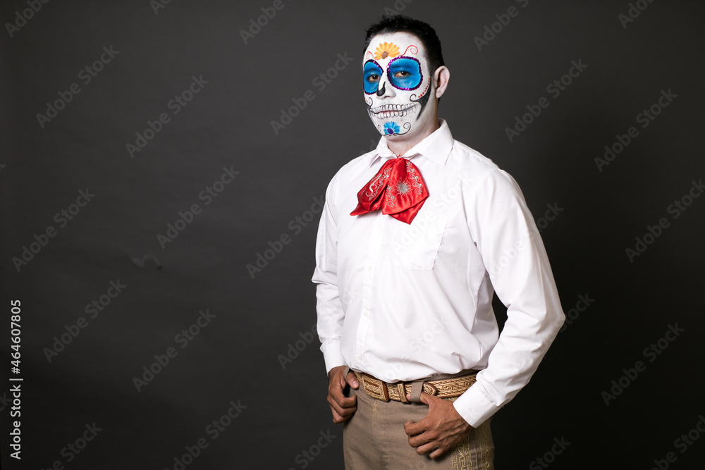 hombre maquillado de catrin para el dia de muertos como tradición ...