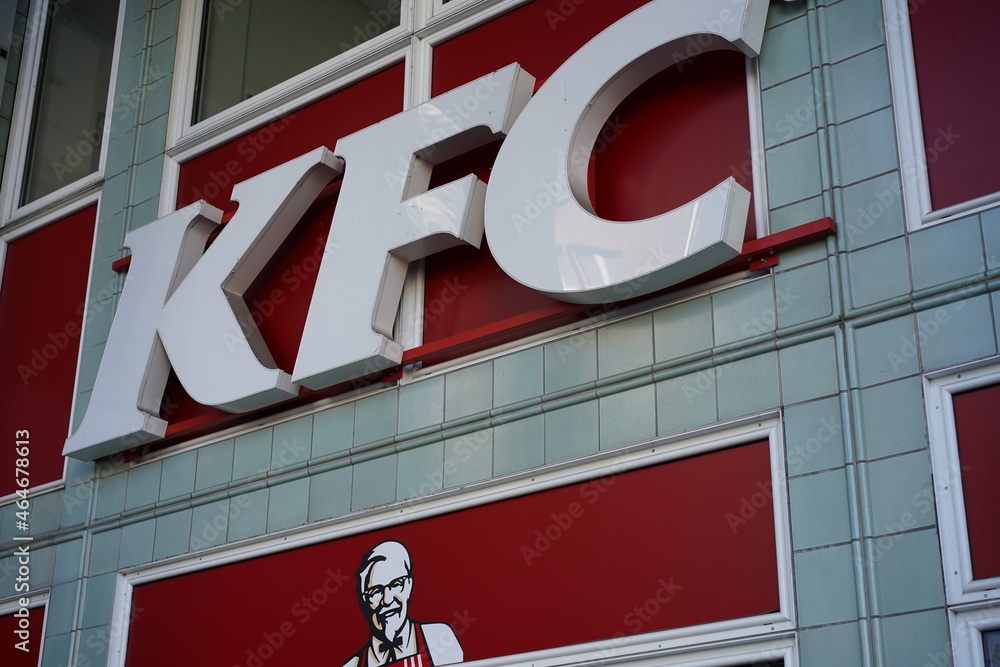 Kentucky Fried Chicken. KFC-Filiale am Checkpoint Charlie in Berlin am ...