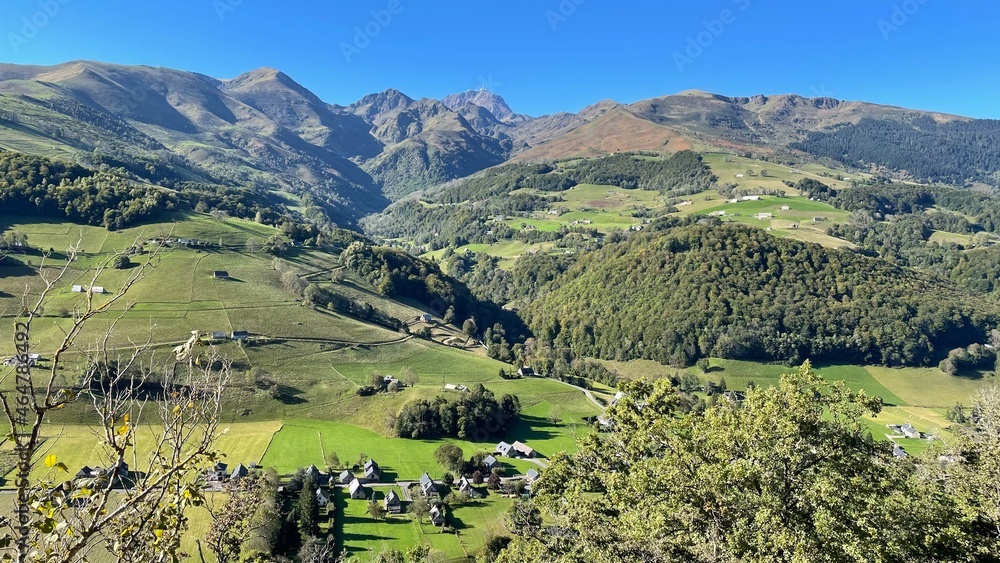 Vallée de Campan dans les Hautes Pyrénées, passage du Tour de France ...