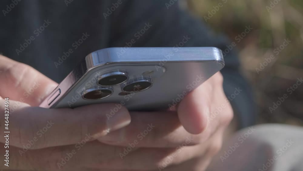 Apple Iphone 13 Pro in real life use. Typing text in messenger on new ...