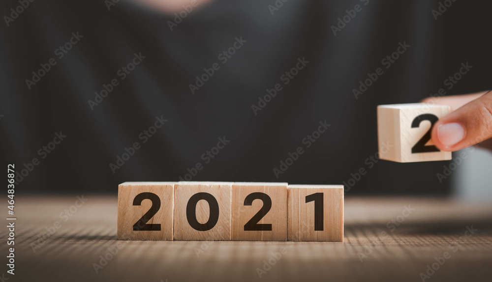 Start change to year 2022 concept, Hand putting wood cube for 2022 ...